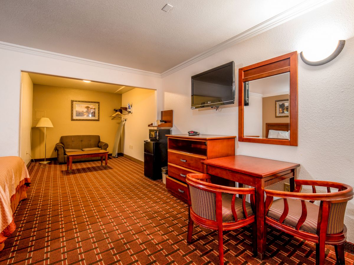 Downey Accommodations - Regency Inn & Suites Downey California Rooms