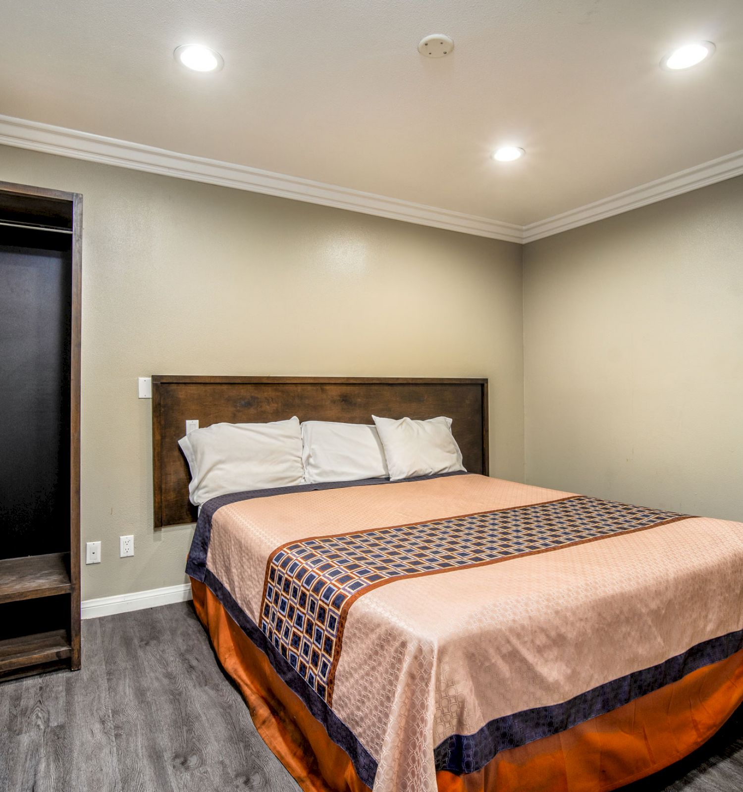 Regency Inn & Suites™ A Budget Hotel in Downey California